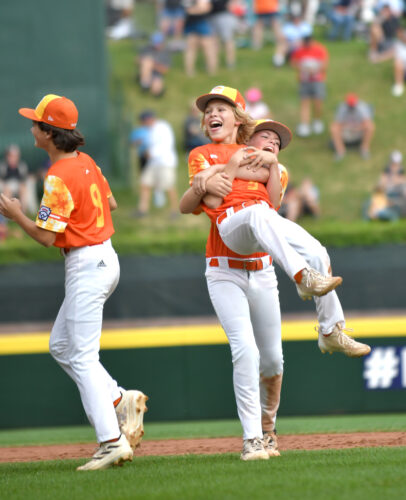 Texas defeats Washington in an absolute thriller of a game at Lamade ...